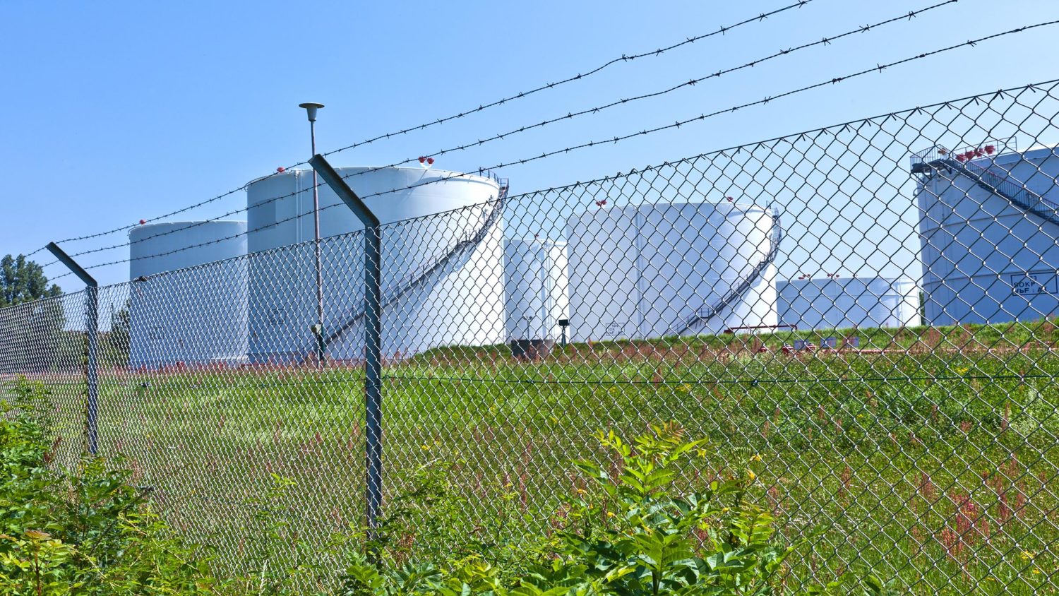 Intrusion Deterrence and Detection for Tank Storage Facilities - Senstar